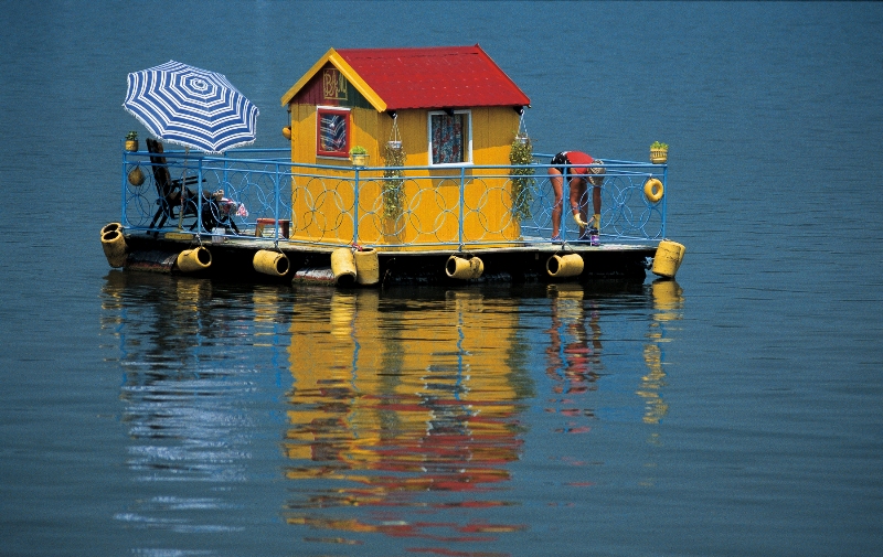 Splav na Dunavu pored Beograda - Serbia.com