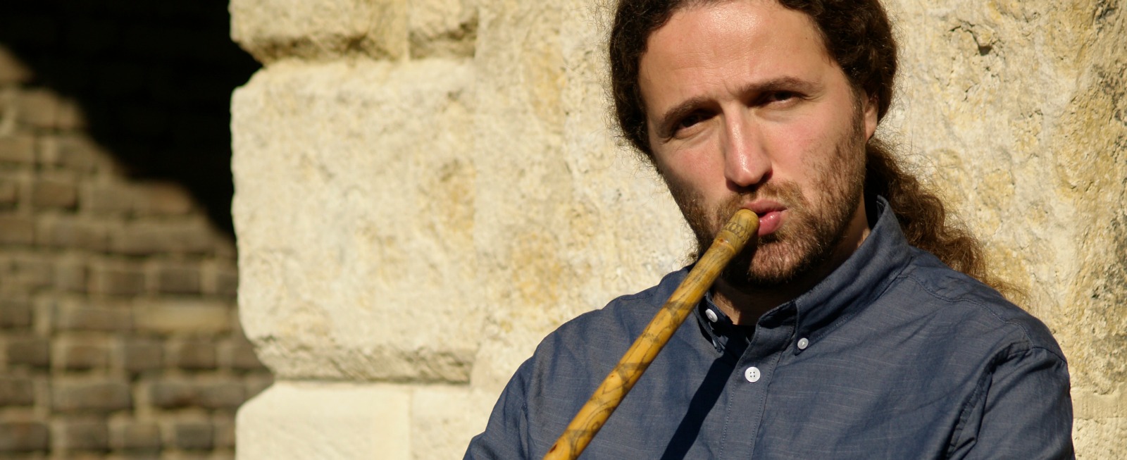 Playing the kaval - Serbia.com